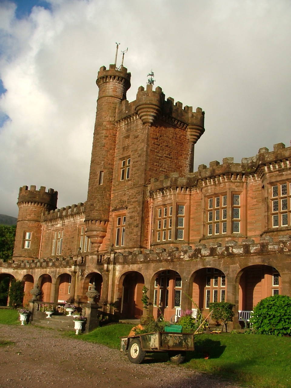 Kinloch Castle front in the sunlight